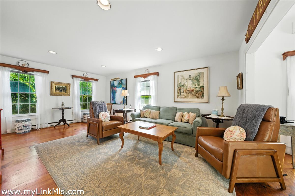 10 Meadow View Drive