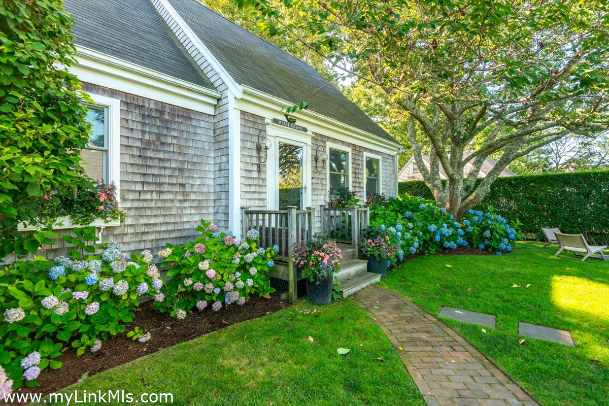 8 Polliwog Pond Road