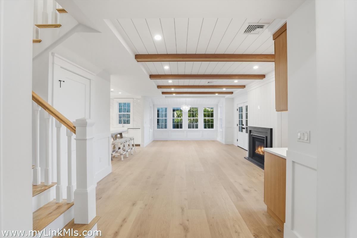 6 Mariner Way
